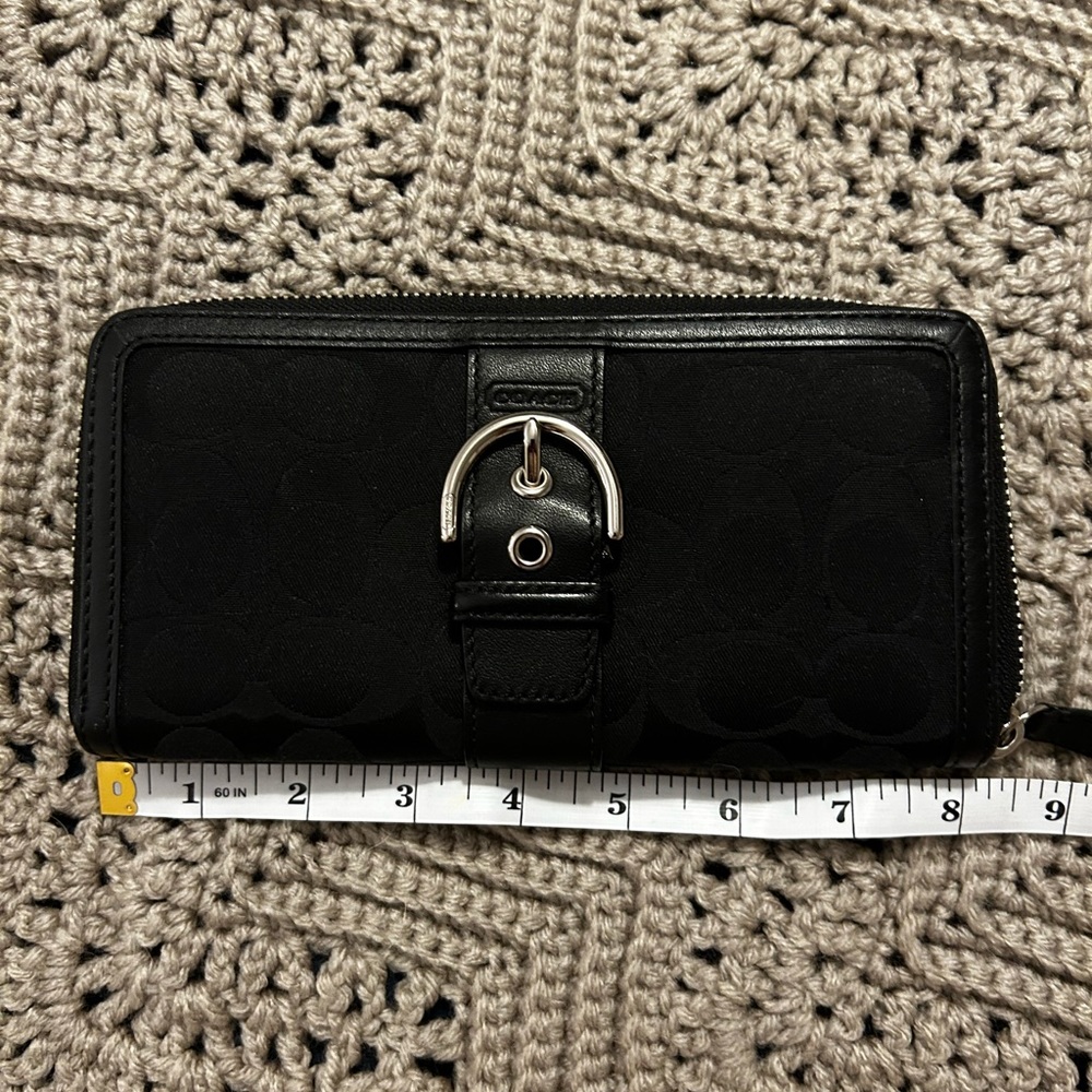 Coach Signature Black Zip Around Wallet - Gem